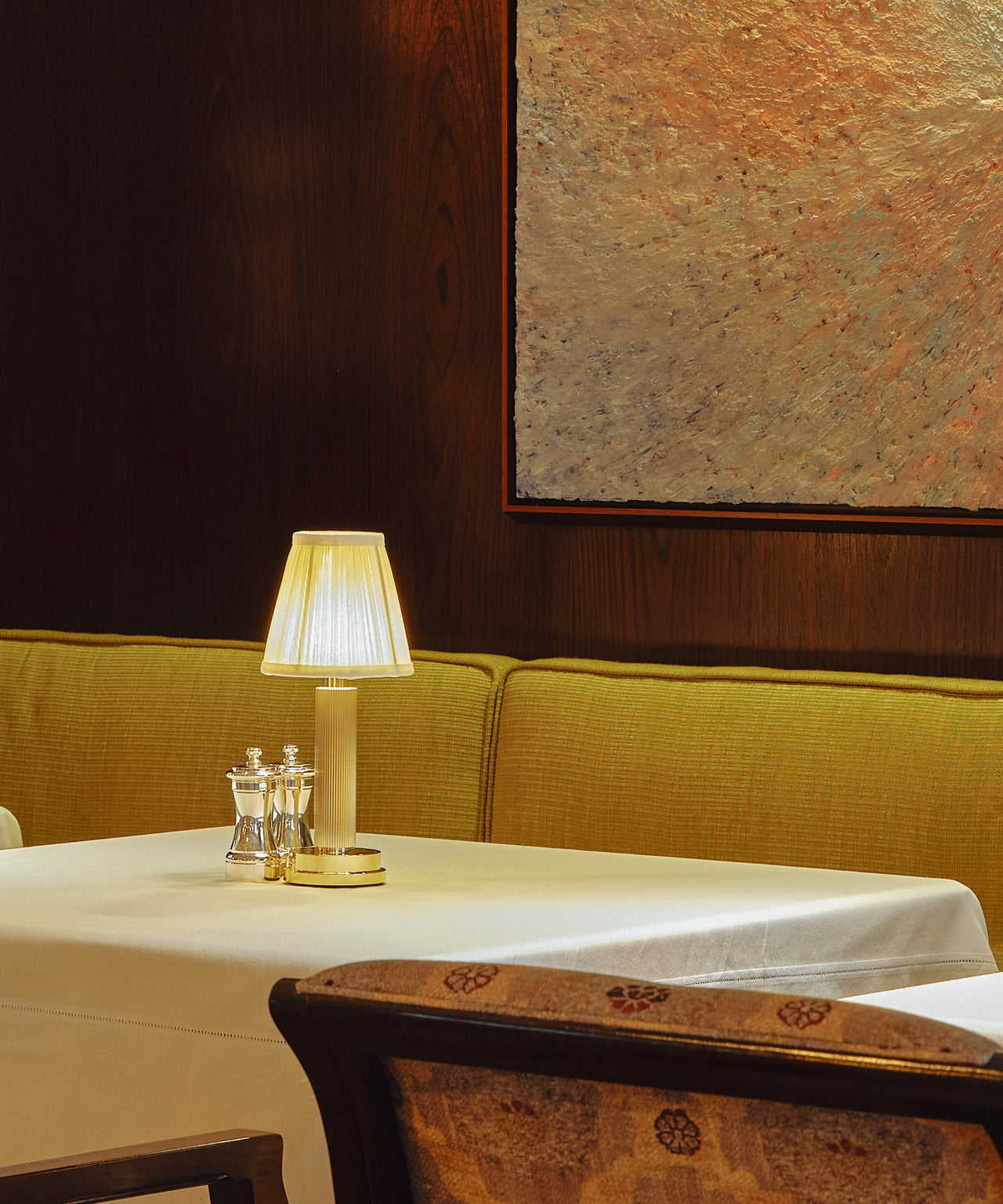Modern Table Lamp for Restaurants | Manhattan Cordless Lamp